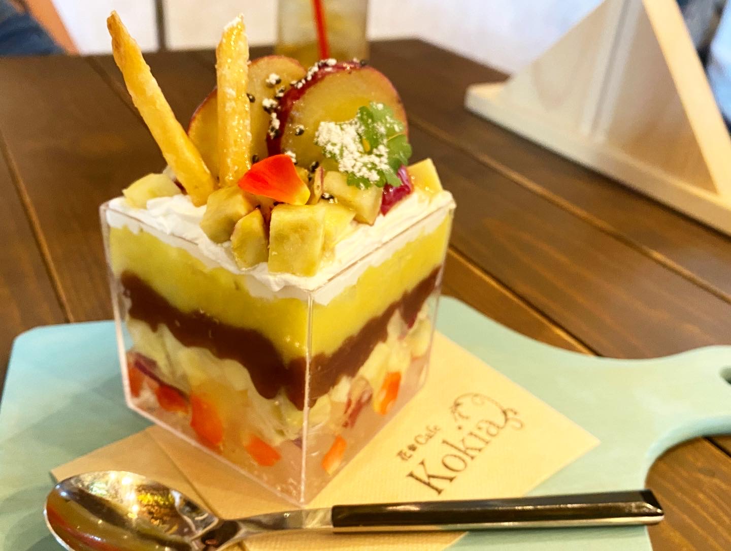 小倉南区徳吉のカフェ「花Cafe KOKIA（コキア）」！ハコパフェが大人気