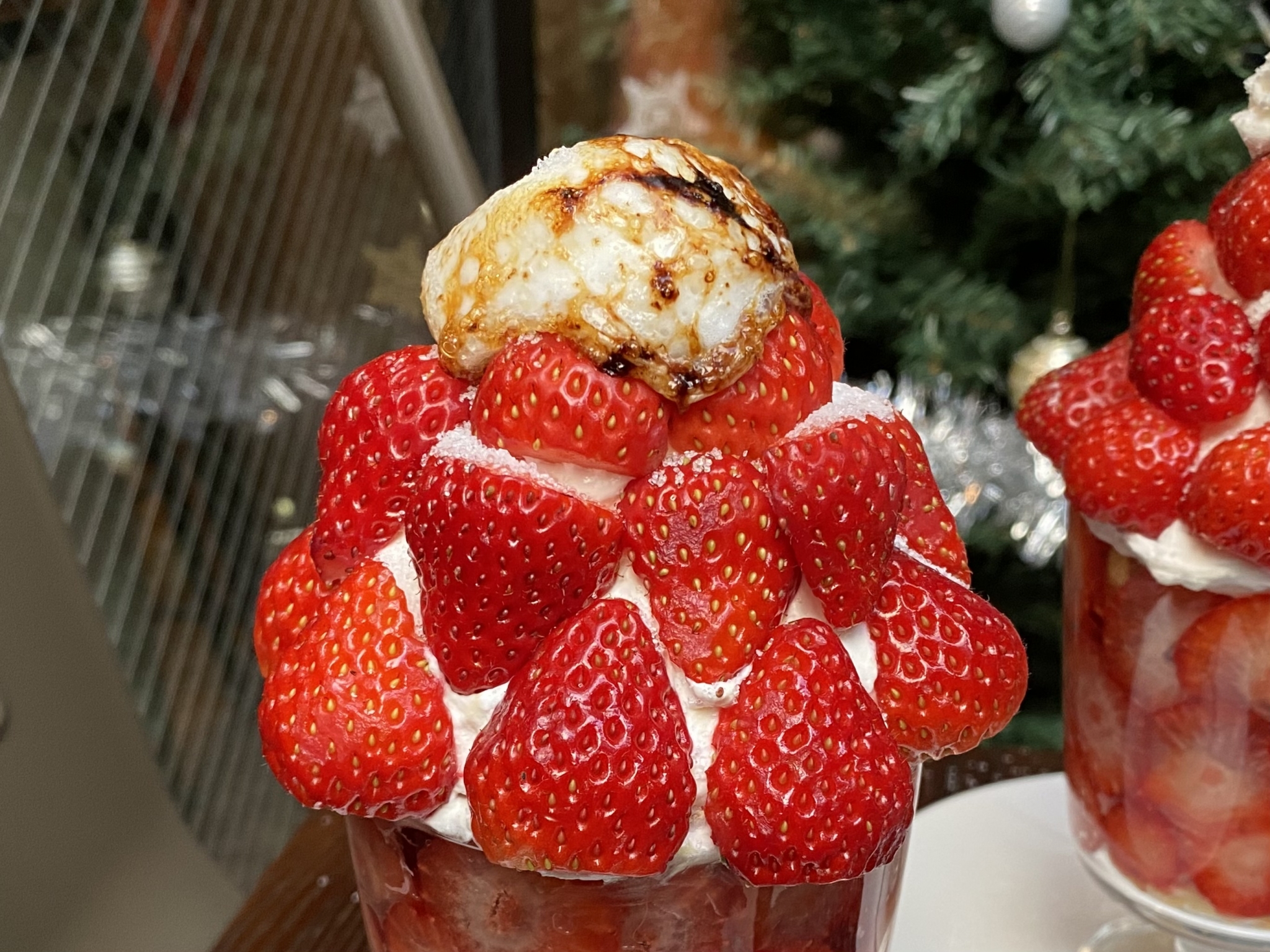 土日祝限定！行橋市「cafe＆bar Toft」にいちごぎっしり贅沢パフェ登場