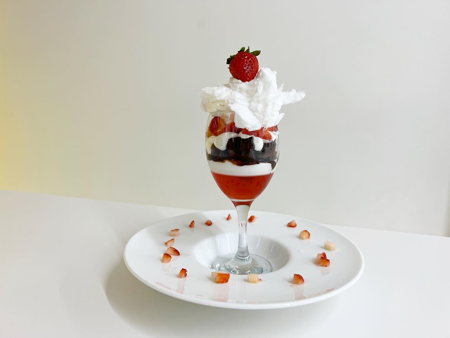 燃えるパフェも！大人気「gifff（ジフ）」で夜カフェスタート