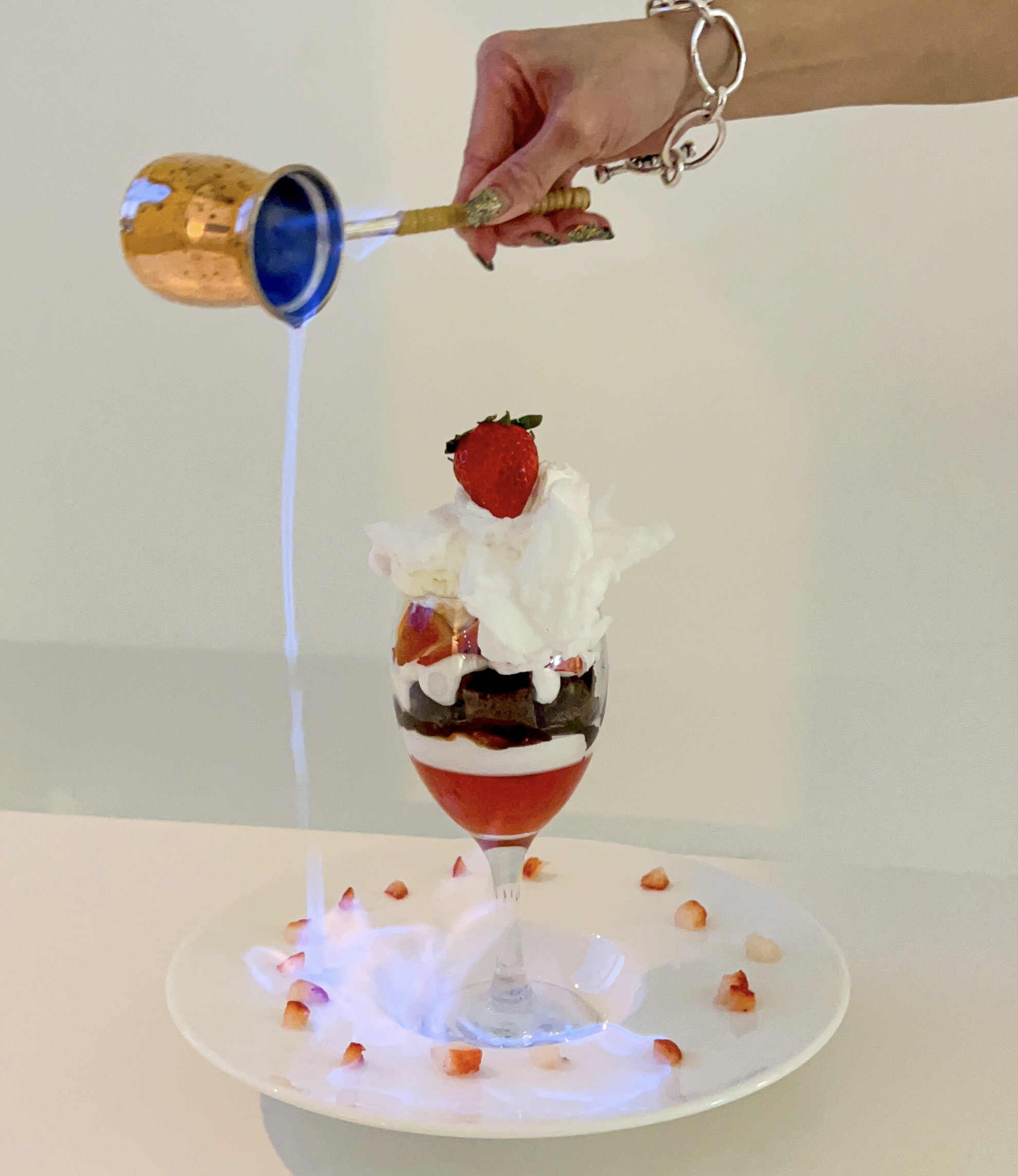 燃えるパフェも！大人気「gifff（ジフ）」で夜カフェスタート