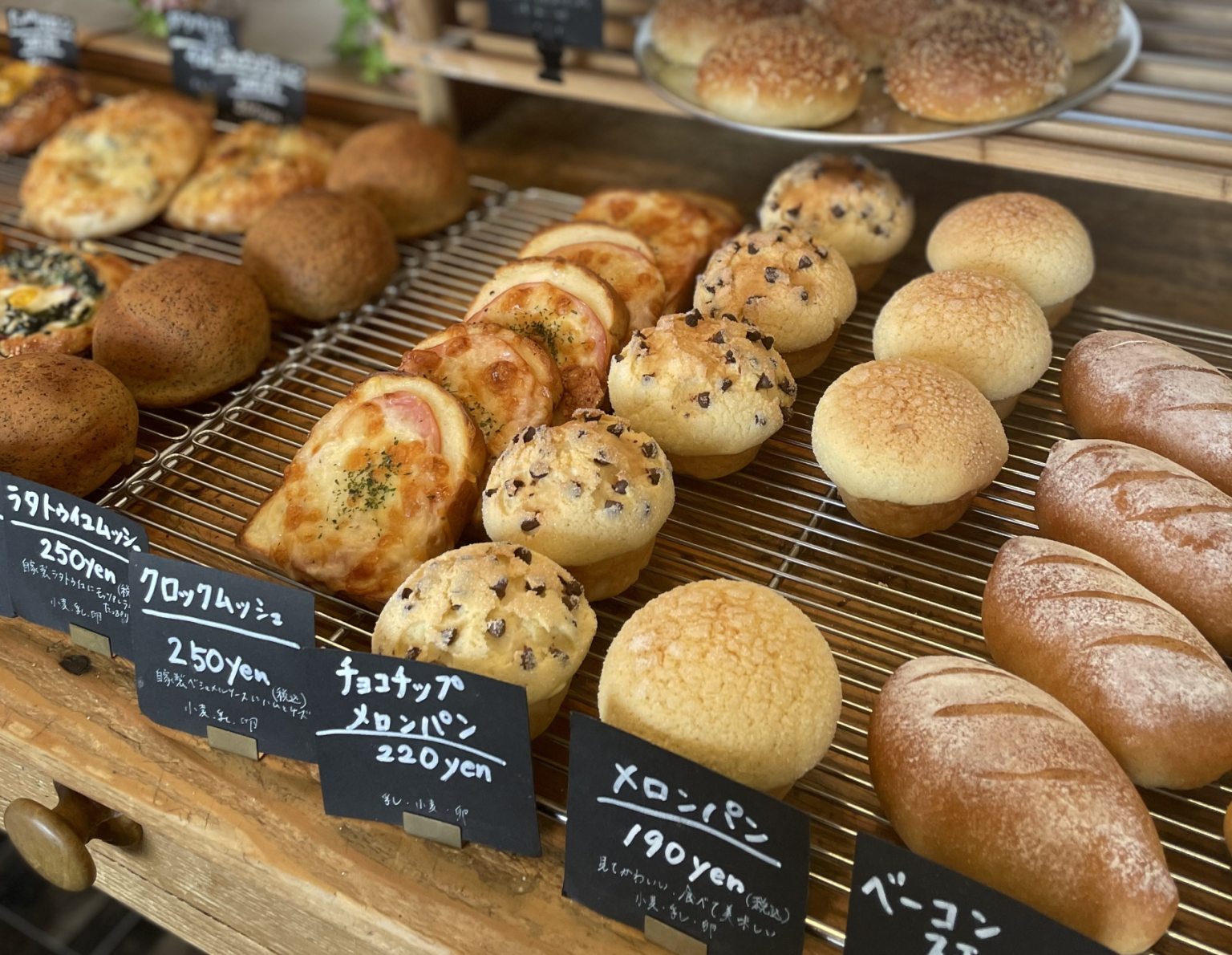 たっぷり明太フランスが絶品！人気パン店「ケイゾーベーカリー」