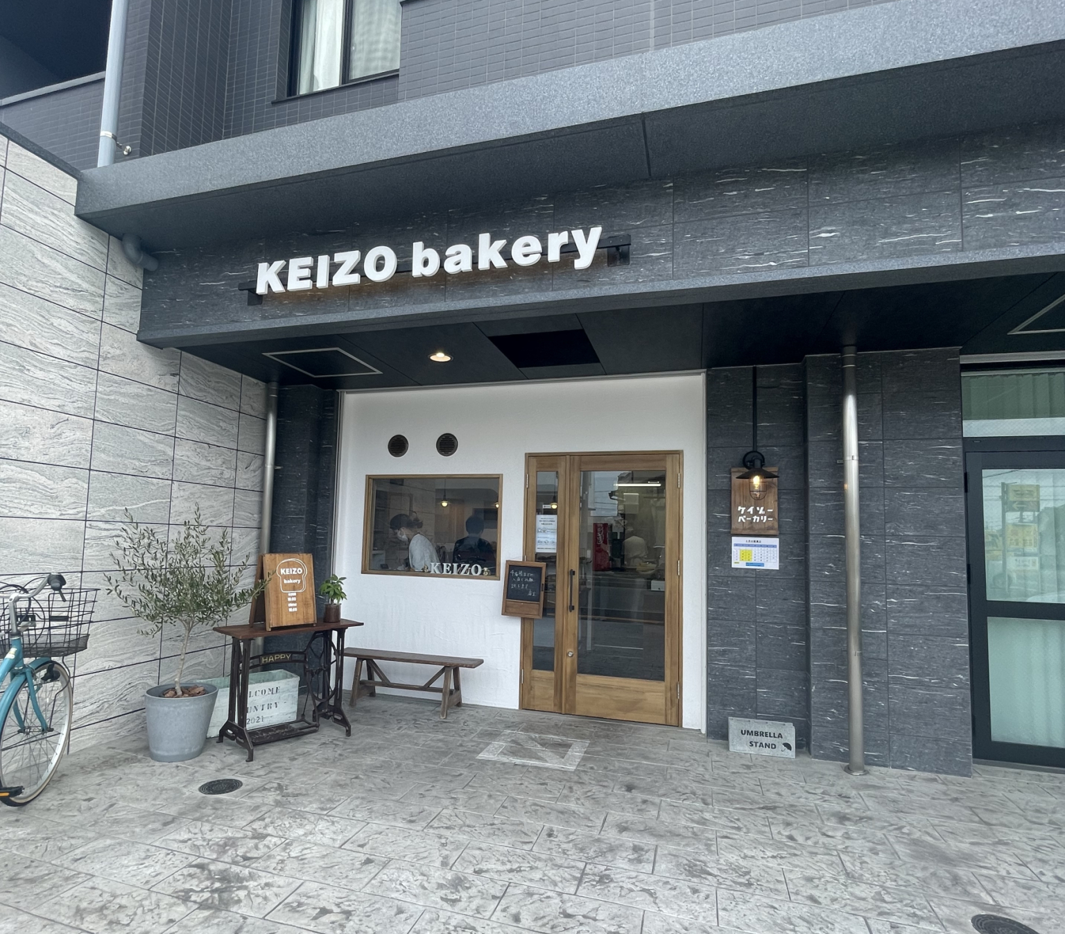 たっぷり明太フランスが絶品！人気パン店「ケイゾーベーカリー」