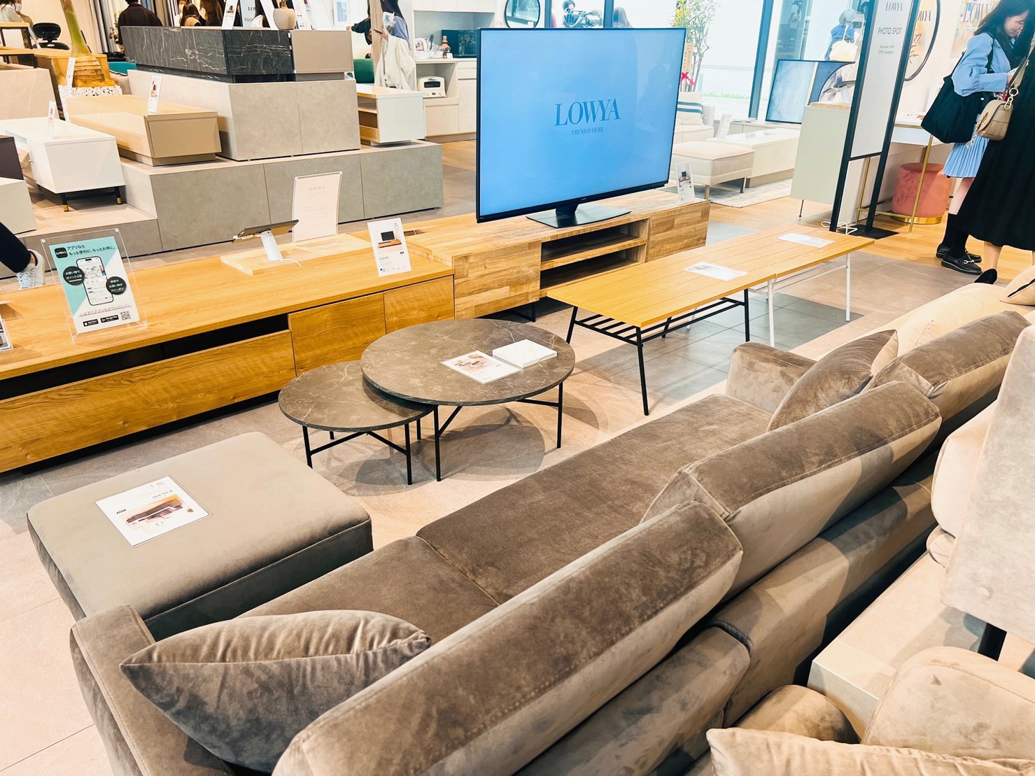 話題！ブランド初の実店舗「LOWYA（ロウヤ） 九大伊都店」