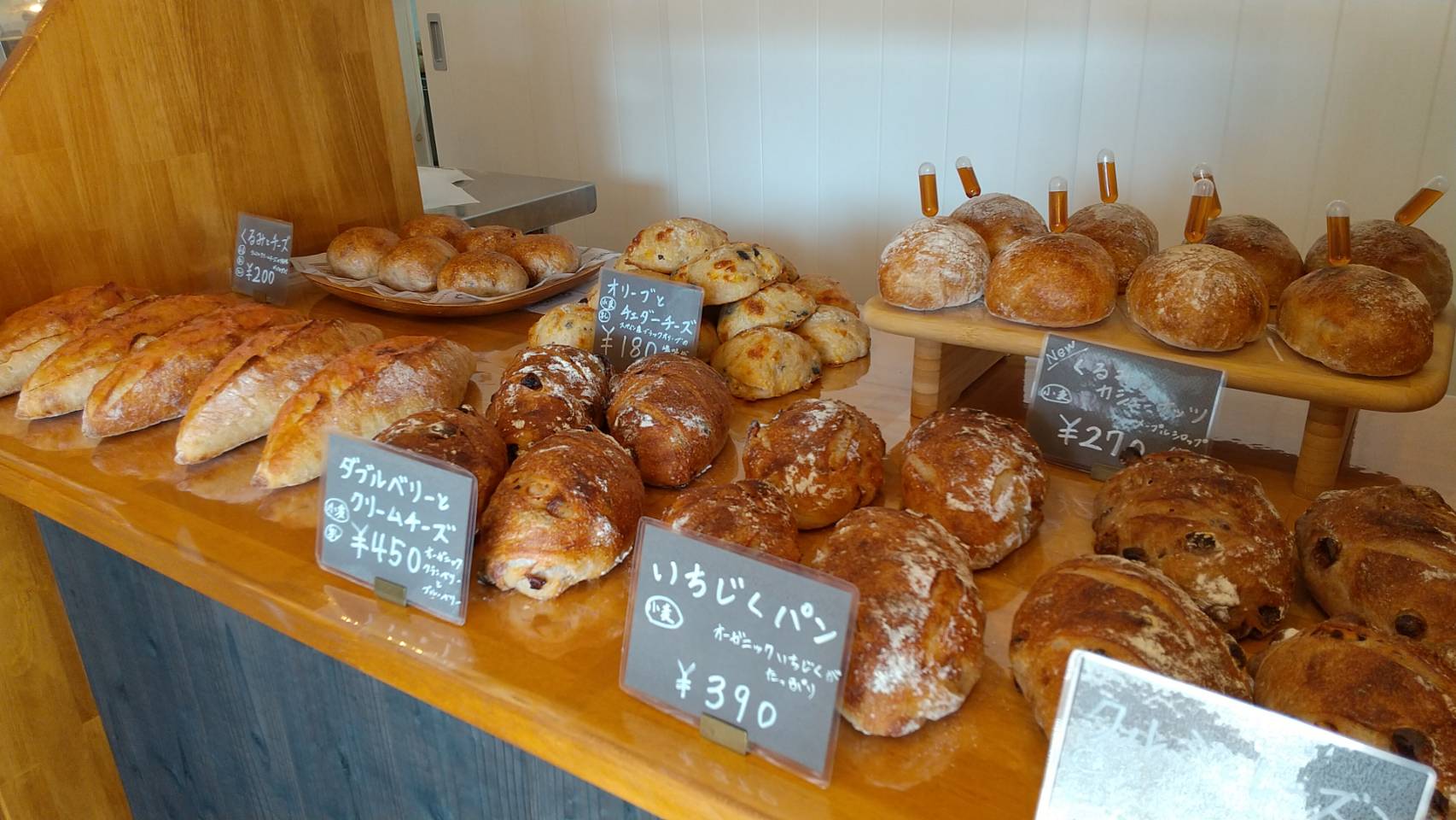 閉店前に売り切れることも！人気パン店「pain shop is（イズ）」